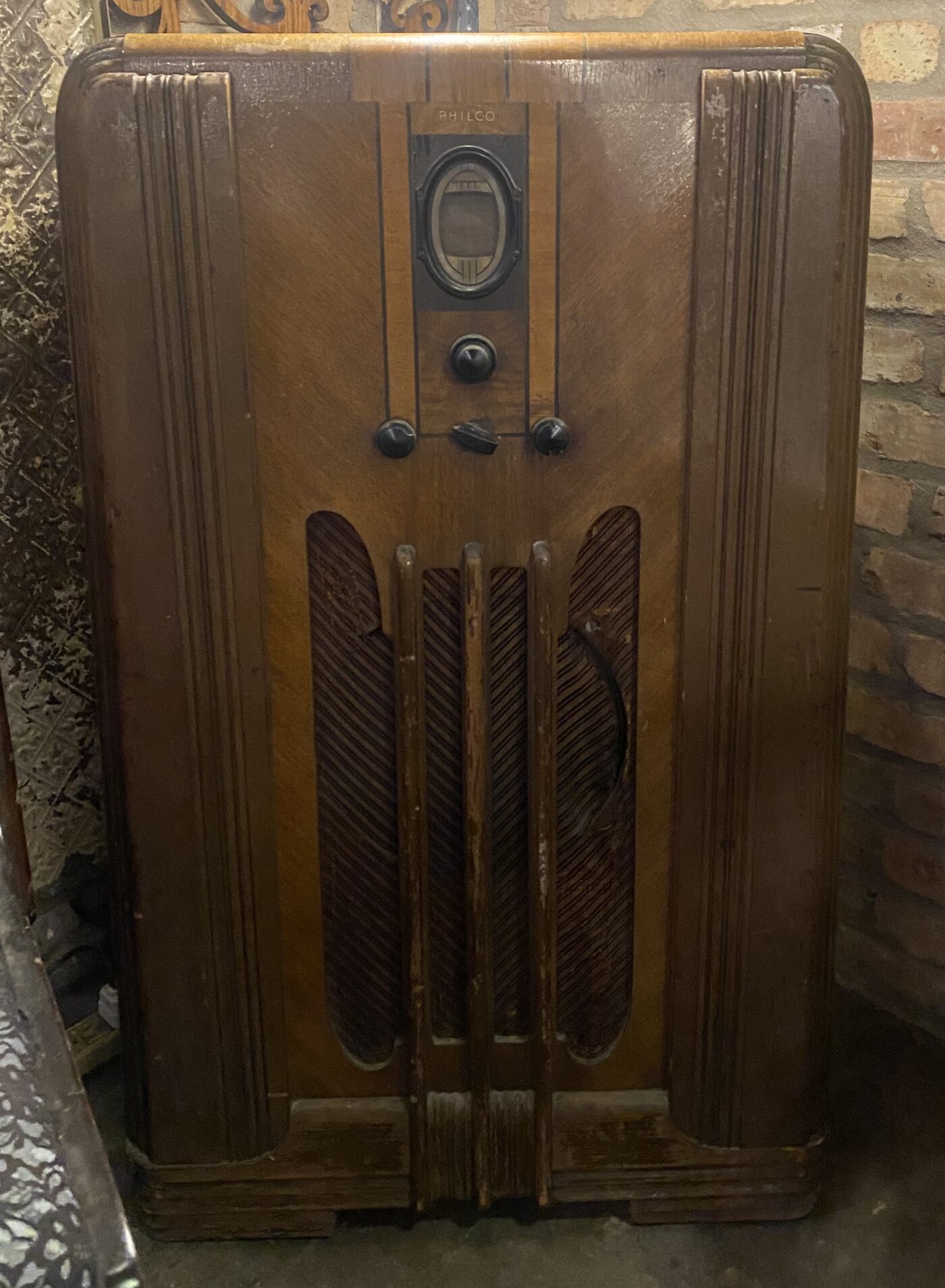 Philco Art Deco Radio (Needs Work) – Salvage One